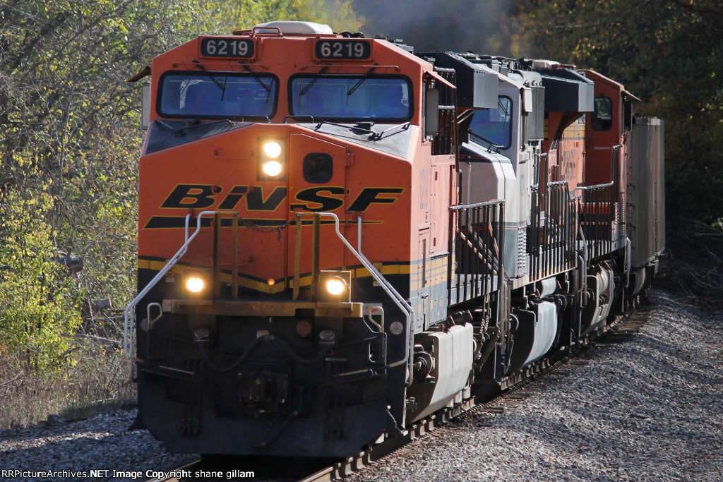 BNSF 6219 heads north into the siding making a 4 way meet,